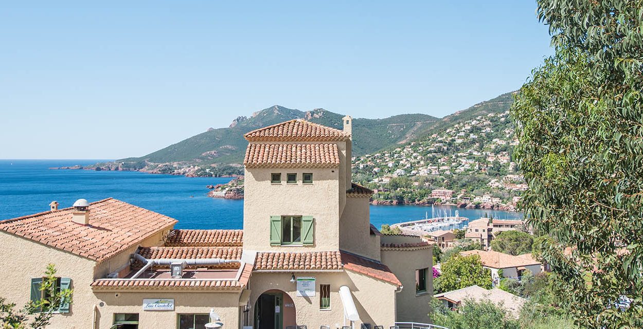 Lou Castelet - Vacances en groupe sur la Méditerranée